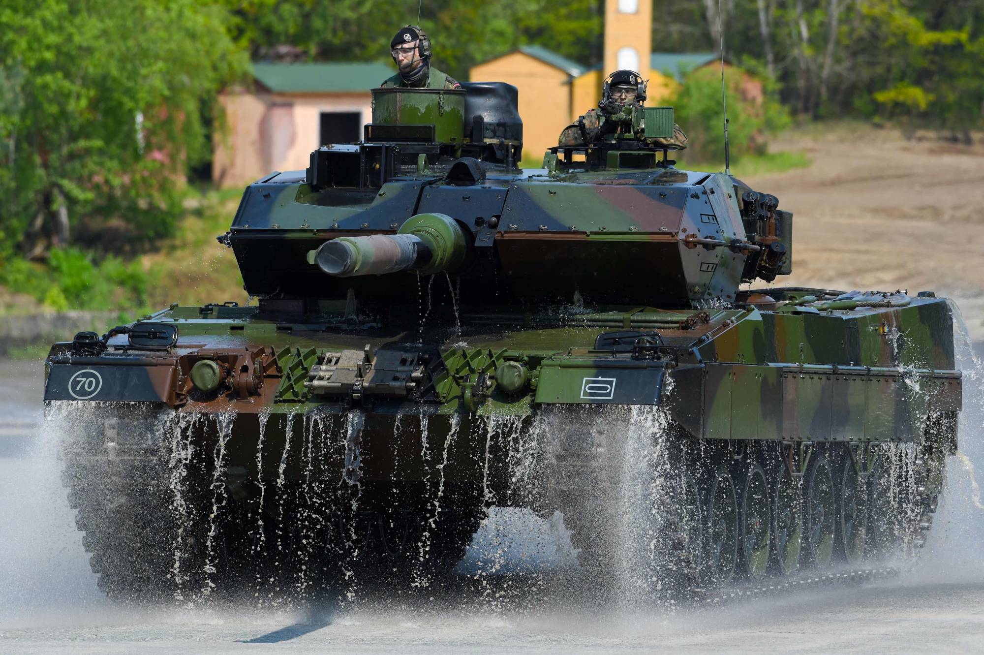 Austria refuses to train Ukrainian soldiers on leopard tanks ...